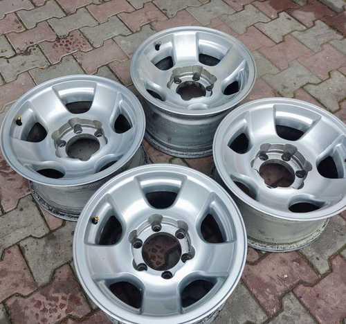 Диски на внедорожник r15 et -28