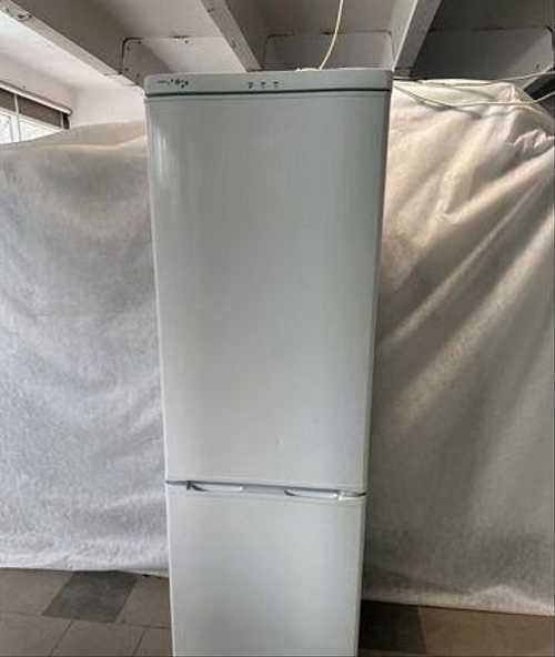 Холодильник б/у Zanussi ZRB 434 WO