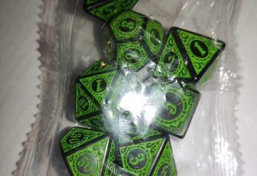 Набор кубиков d20 резные зелено-черные