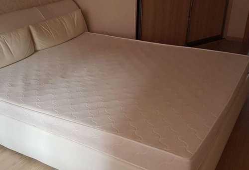 Кровать двухспальная с матрасом 180200 бу