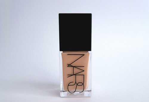 Тональный крем Nars