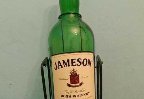 Бутылка jameson с подставкой