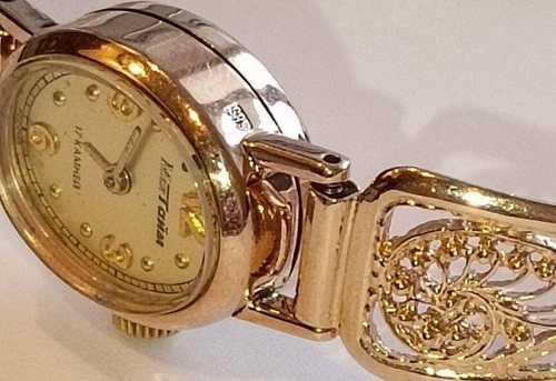 Золотые часы женские мактайм 17 камней 585