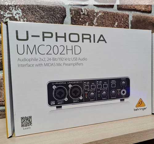 Behringer UMC202HD звуковая карта