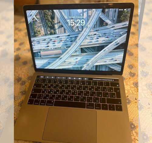 Apple macbook pro 13 (2019)