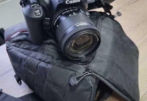 Зеркальный фотоаппарат Canon EOS250D
