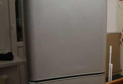 Холодильник серый Indesit