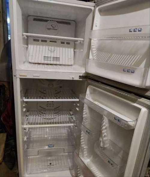Холодильник на запчасти или под ремонт