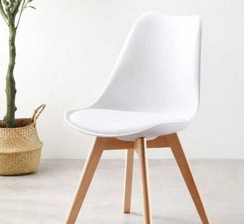 Мягкий кухонный стул Eames. Пластик+дерево+экокож