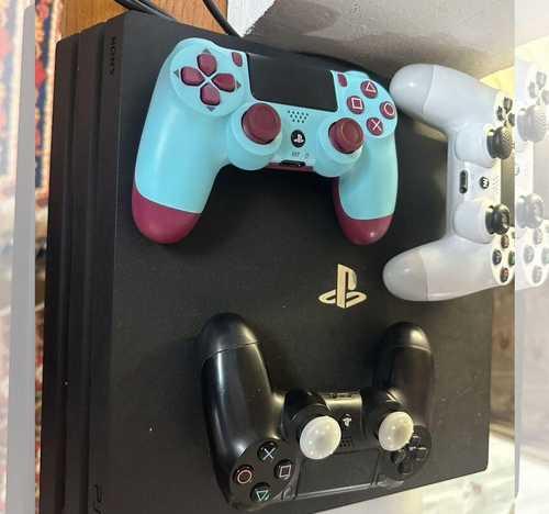 Sony PlayStation 4, 1000 гб, 3 геймпада