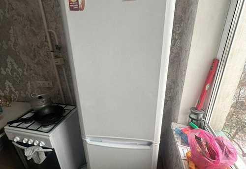 Холодильник бу Indesit