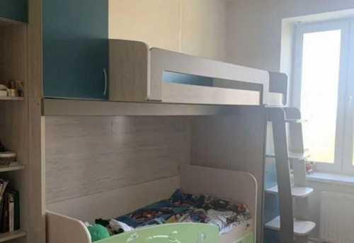Детская кровать-чердак со шкафом
