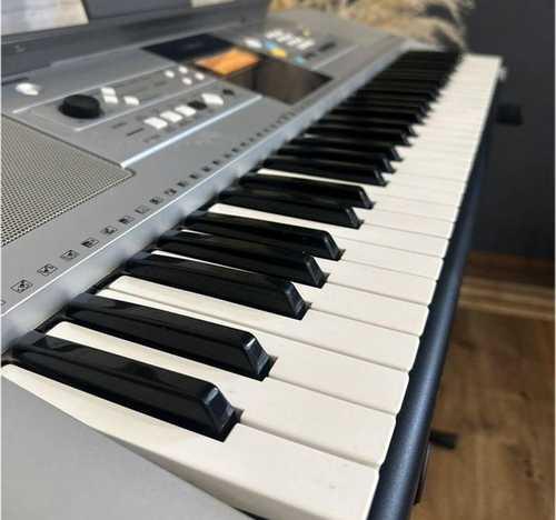 Синтезатор Yamaha psr e323