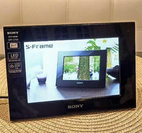 Цифровая Фоторамка Sony S-Frame DPF-C70A