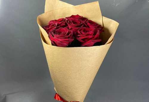 Цветы розы и букеты. 7 роз в упаковке