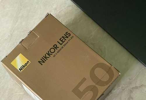 Коробка от обьектива nikkor lens 50 mm