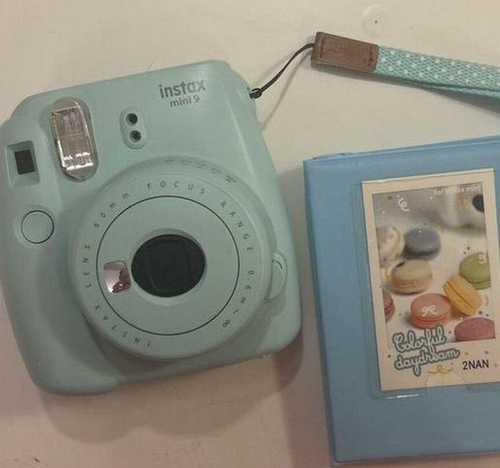 Пленочный фотоаппарат instax