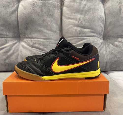 Футзалки nike