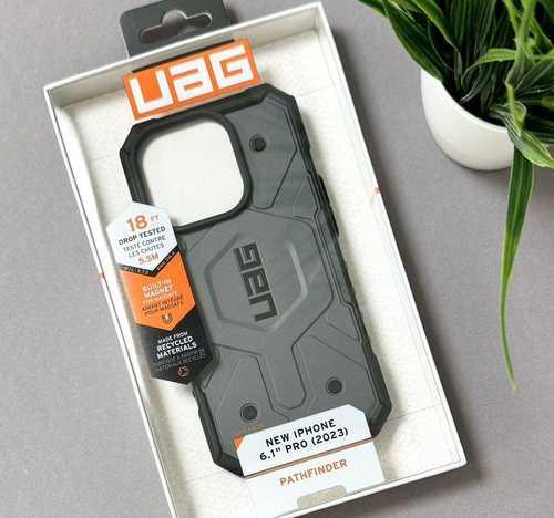 Чехол на iPhone 15 Pro UAG
