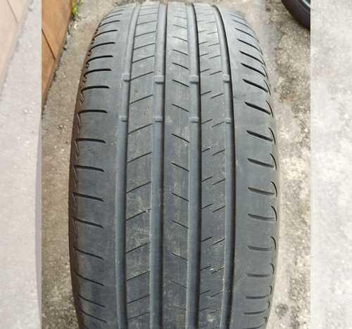 Bridgestone Alenza 001 245/45 R20