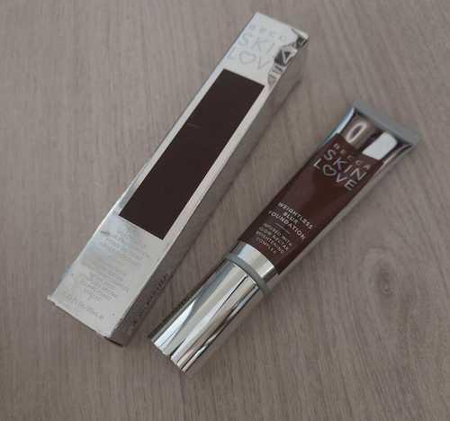 Тональная основа Becca skin love cacao