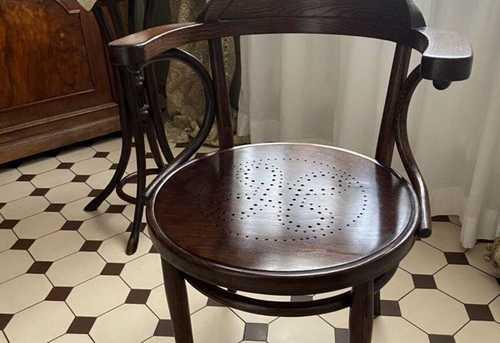 Старинное венское кабинетное кресло Тонет