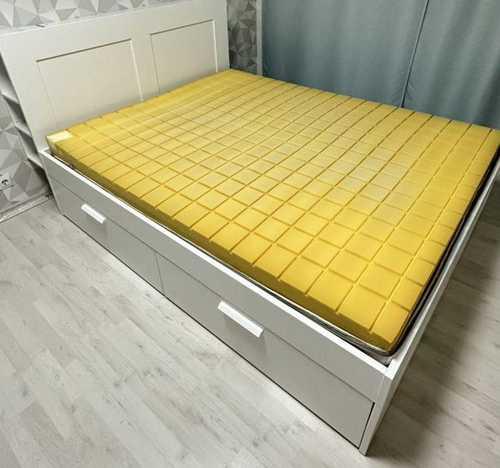 Двуспальная кровать IKEA brimnes