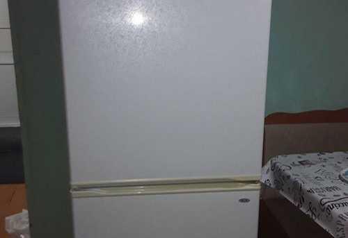 Холодильник с морозильной камерой