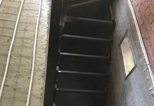 Сварной Каркас Г-образной Лестницы на Дачу