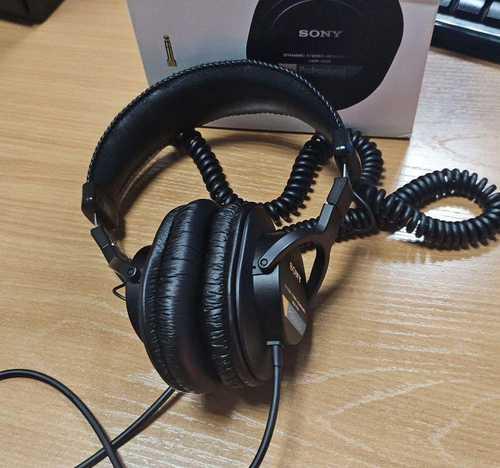 Студийные наушники Sony MDR-7506