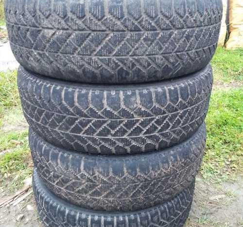 Observe X-10 205/70 R15