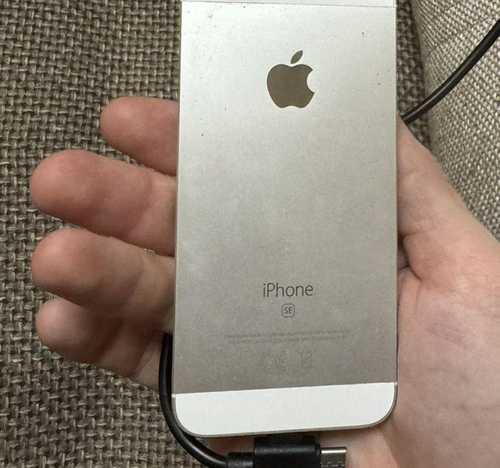 iPhone SE, 32 ГБ