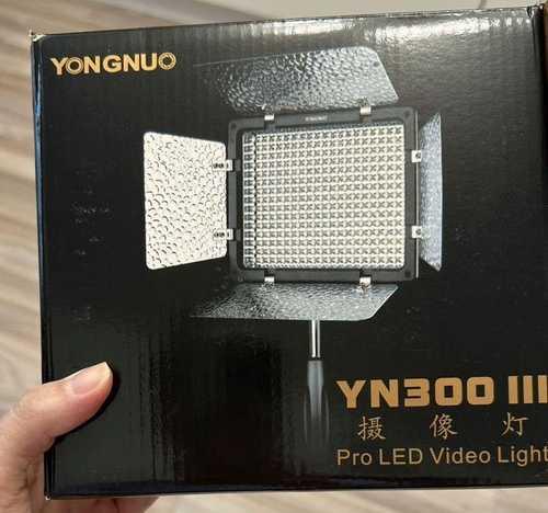 Видеосвет yongnuo yn 300 iii штатив и аккумулятор