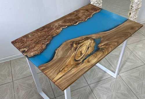Кухонный обеденный стол из дерева и смолы