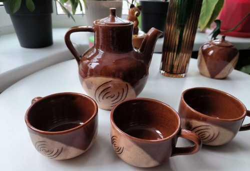 Кувшин, три чашки и вазочка