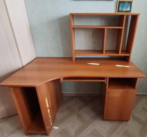 Компьютерный стол