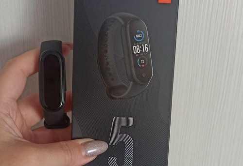 Практически новый фитнес браслет xiaomi ми бенд 5