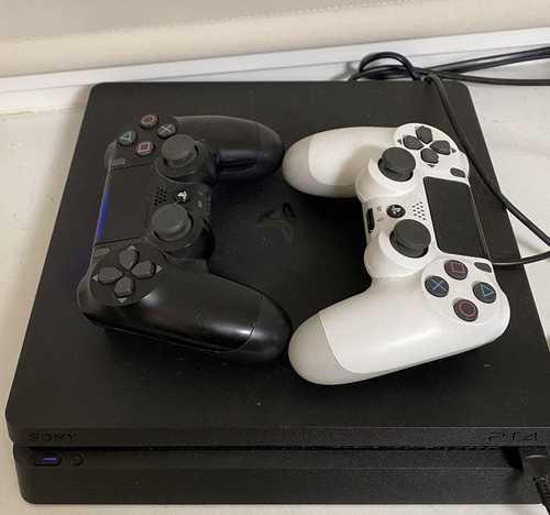 Sony PlayStation 4, 1000 гб, 2 геймпада