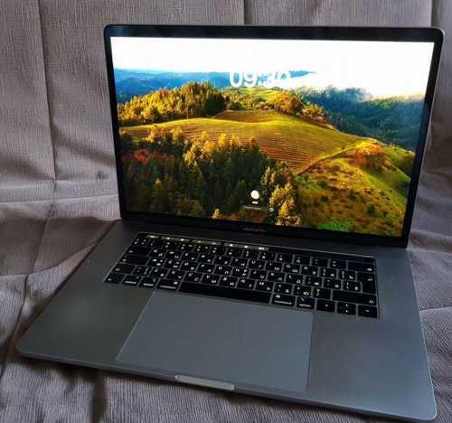 Apple macbook pro a1990 i7,16gb,256ssd