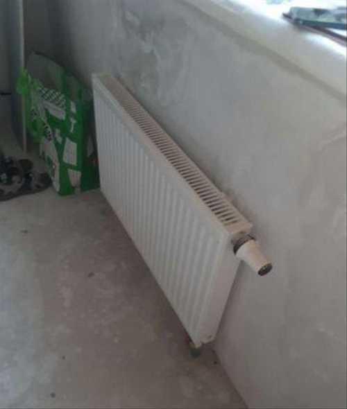 Радиаторы отопления бу и дверь алюминиевая