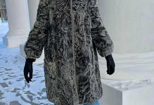 Продаю меховое пальто из каракуля Италия