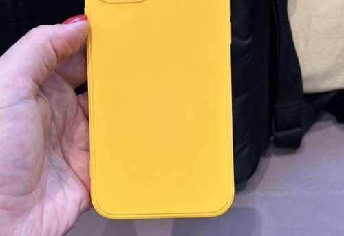 Чехол на iPhone 12 силиконовый желтый