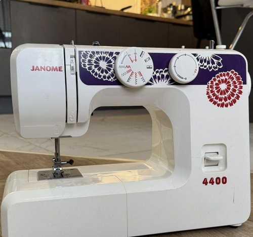 Швейная машина janome 4400