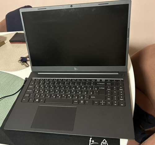 F  flaptop I-series Ноутбук 15.6"