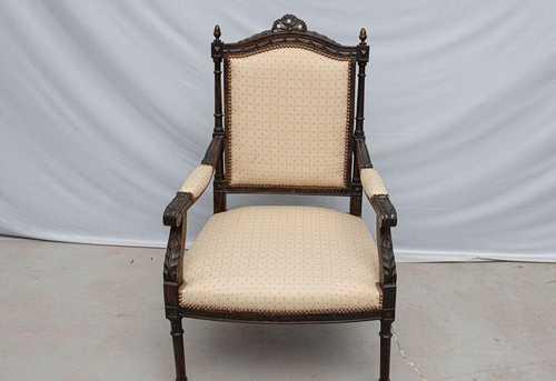Кресло старинное в стиле классицизм