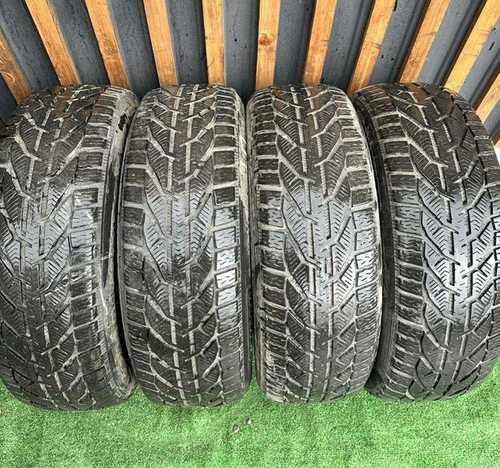 Tigar Winter 215/60 R17 96H