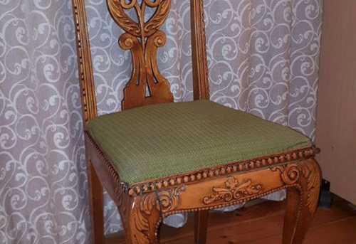 Старинный стул в стиле Чиппендейл