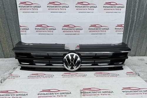 Решетка радиатора с эмблемой Tiguan с 2016 г