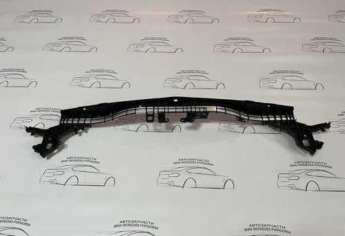Поперечная планка решетки радиатора Mercedes W213
