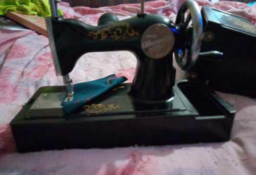 Старинная мини швейная ручная машинка
